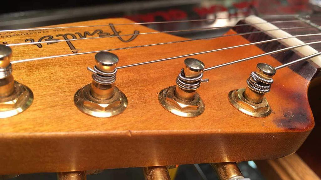 Build a Stevie Ray Vaughan Number One Strat!