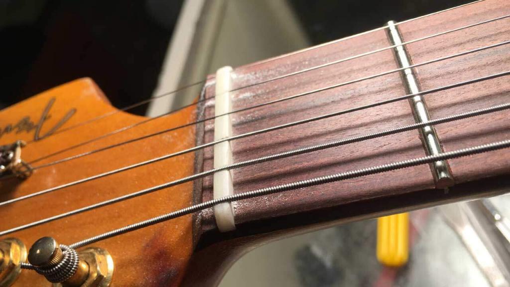 Build a Stevie Ray Vaughan Number One Strat!